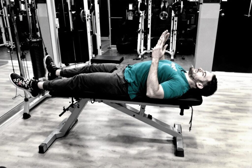 Comment faire l’extension lombaire au banc pour muscler le dos ...